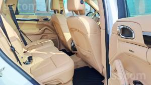 White Porsche Cayenne 2014 in Riga, with an engine capacity of 3.00 L and mileage of 208 thousand km for 19500 €, photo 29 on AUTOMOTO.COM.LV