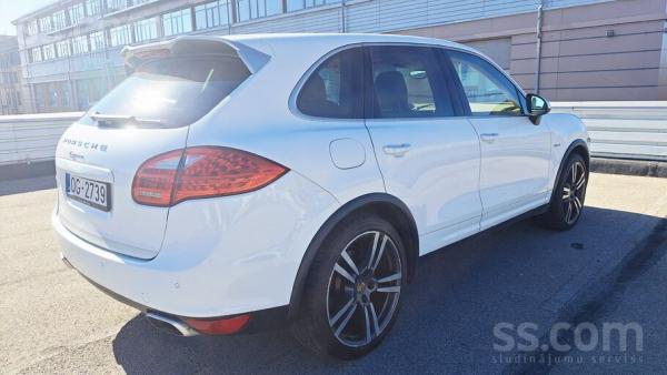 Balts Porsche Cayenne 2014 Rīga, ar dzinēja tilpumu 3.00 L un nobraukumu 208 tūkst. km par 19500 €, foto 2 vietnē AUTOMOTO.COM.LV