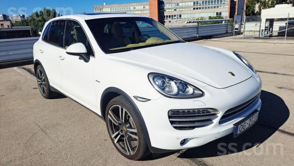 Balts Porsche Cayenne 2014 Rīga, ar dzinēja tilpumu 3.00 L un nobraukumu 208 tūkst. km par 19500 €, foto 3 vietnē AUTOMOTO.COM.LV