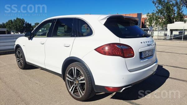 Balts Porsche Cayenne 2014 Rīga, ar dzinēja tilpumu 3.00 L un nobraukumu 208 tūkst. km par 19500 €, foto 4 vietnē AUTOMOTO.COM.LV
