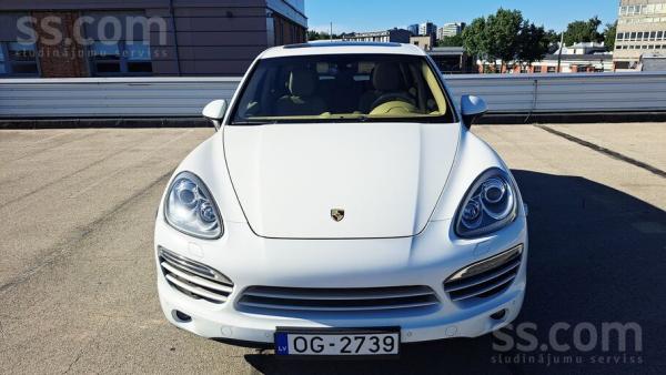 Balts Porsche Cayenne 2014 Rīga, ar dzinēja tilpumu 3.00 L un nobraukumu 208 tūkst. km par 19500 €, foto 5 vietnē AUTOMOTO.COM.LV