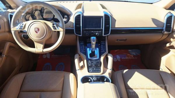 Balts Porsche Cayenne 2014 Rīga, ar dzinēja tilpumu 3.00 L un nobraukumu 208 tūkst. km par 19500 €, foto 7 vietnē AUTOMOTO.COM.LV