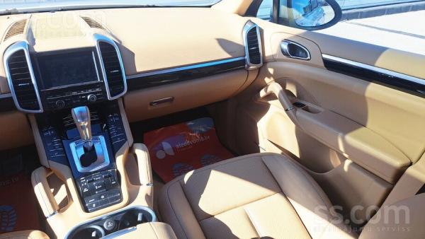 Balts Porsche Cayenne 2014 Rīga, ar dzinēja tilpumu 3.00 L un nobraukumu 208 tūkst. km par 19500 €, foto 8 vietnē AUTOMOTO.COM.LV