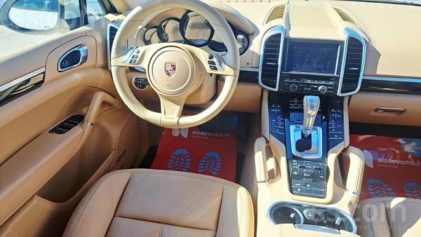 Balts Porsche Cayenne 2014 Rīga, ar dzinēja tilpumu 3.00 L un nobraukumu 208 tūkst. km par 19500 €, foto 9 vietnē AUTOMOTO.COM.LV