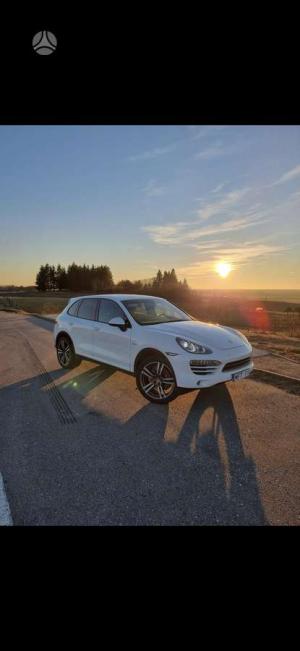 White Porsche Cayenne 2014 in Kedainiai, with an engine capacity of 3.00 L and mileage of 346 thousand km for 11500 €, photo  on AUTOMOTO.COM.LV