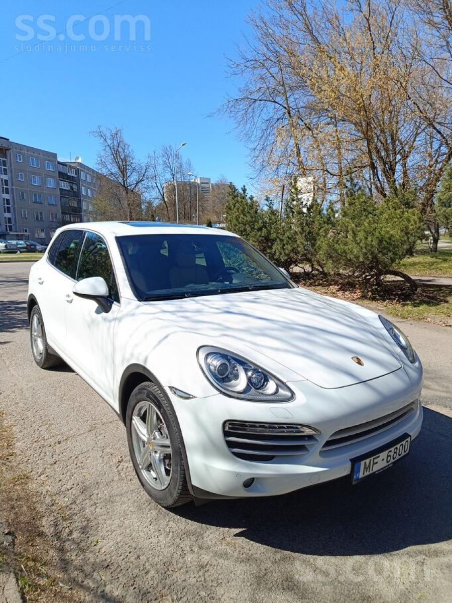 Balts Porsche Cayenne 2014 Rīga, ar dzinēja tilpumu 3.60 L un nobraukumu 60 tūkst. km par 25300 €, foto 1 vietnē AUTOMOTO.COM.LV