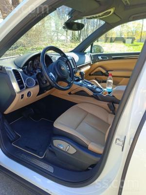 Balts Porsche Cayenne 2014 Rīga, ar dzinēja tilpumu 3.60 L un nobraukumu 60 tūkst. km par 25300 €, foto 5 vietnē AUTOMOTO.COM.LV