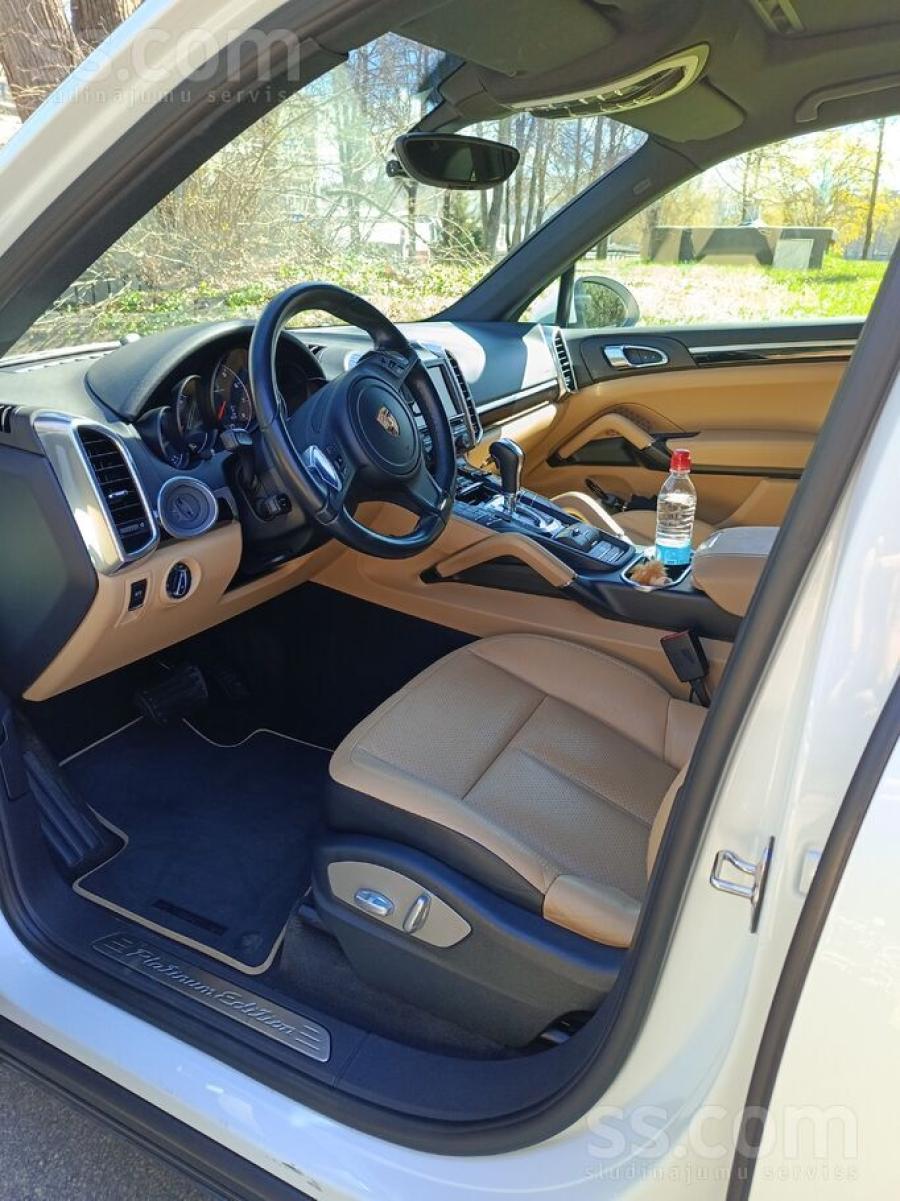 Balts Porsche Cayenne 2014 Rīga, ar dzinēja tilpumu 3.60 L un nobraukumu 60 tūkst. km par 25300 €, foto 5 vietnē AUTOMOTO.COM.LV