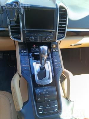 Balts Porsche Cayenne 2014 Rīga, ar dzinēja tilpumu 3.60 L un nobraukumu 60 tūkst. km par 25300 €, foto 7 vietnē AUTOMOTO.COM.LV