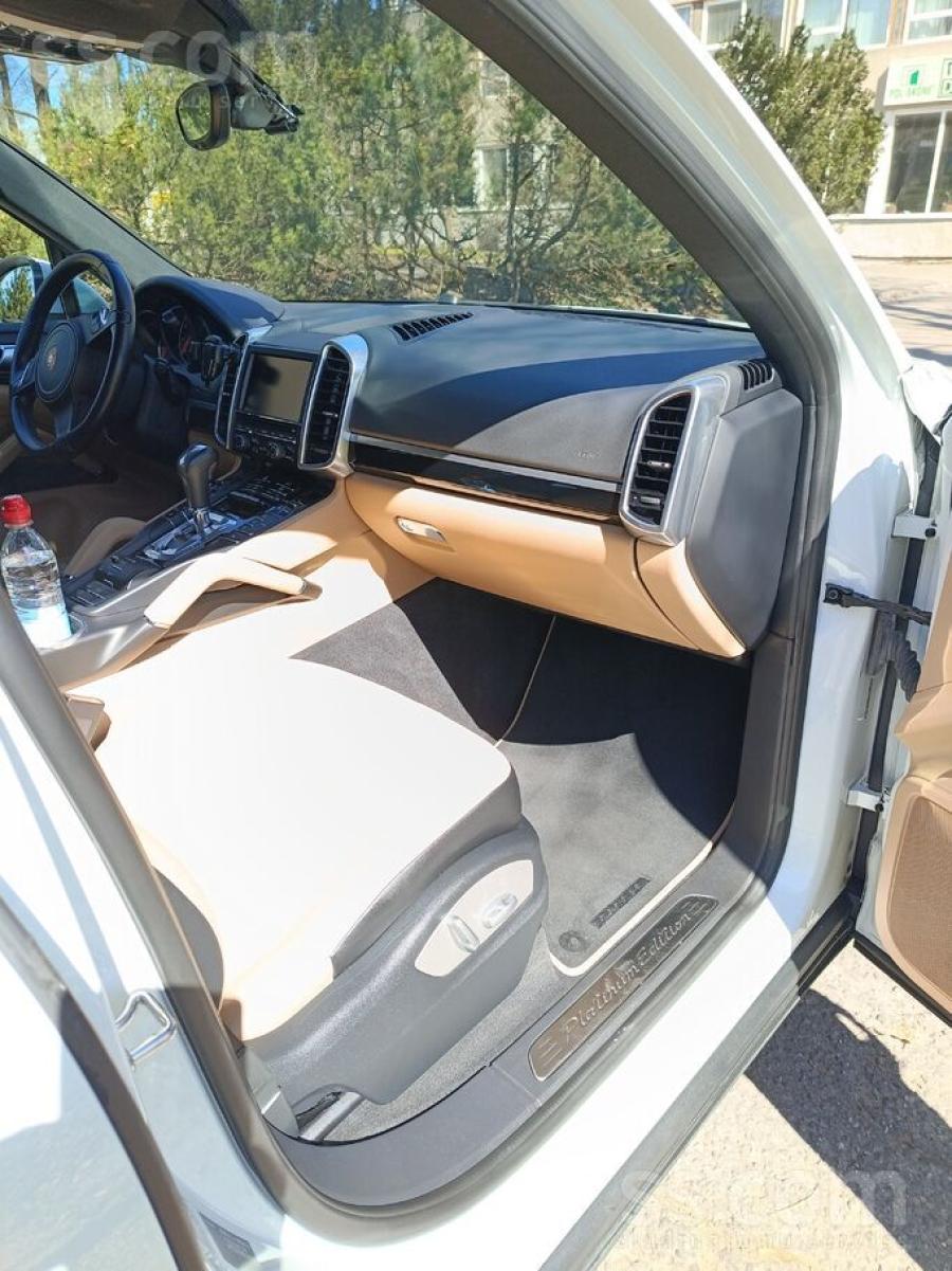 Balts Porsche Cayenne 2014 Rīga, ar dzinēja tilpumu 3.60 L un nobraukumu 60 tūkst. km par 25300 €, foto 11 vietnē AUTOMOTO.COM.LV