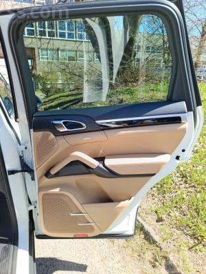 Balts Porsche Cayenne 2014 Rīga, ar dzinēja tilpumu 3.60 L un nobraukumu 60 tūkst. km par 25300 €, foto 12 vietnē AUTOMOTO.COM.LV