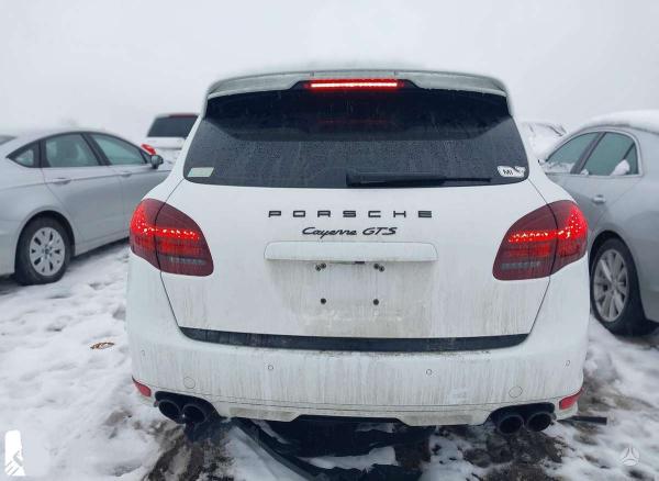 White Porsche Cayenne 2014 in Vilnius, with an engine capacity of 4.81 L and mileage of 67 thousand km for 12900 €, photo 3 on AUTOMOTO.COM.LV