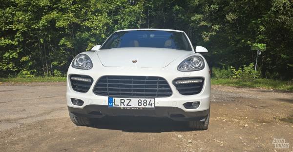 White Porsche Cayenne 2014 in Vilnius, with an engine capacity of 3.60 L and mileage of 186 thousand km for 17800 €, photo 1 on AUTOMOTO.COM.LV
