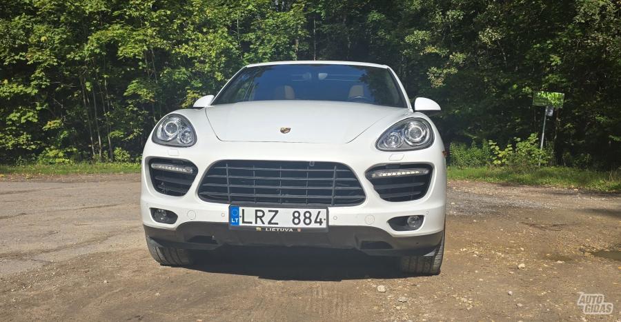 White Porsche Cayenne 2014 in Vilnius, with an engine capacity of 3.60 L and mileage of 186 thousand km for 17800 €, photo 1 on AUTOMOTO.COM.LV