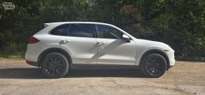 White Porsche Cayenne 2014 in Vilnius, with an engine capacity of 3.60 L and mileage of 186 thousand km for 17800 €, photo 5 on AUTOMOTO.COM.LV