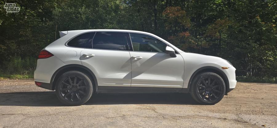 White Porsche Cayenne 2014 in Vilnius, with an engine capacity of 3.60 L and mileage of 186 thousand km for 17800 €, photo 5 on AUTOMOTO.COM.LV