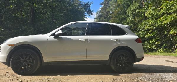 White Porsche Cayenne 2014 in Vilnius, with an engine capacity of 3.60 L and mileage of 186 thousand km for 17800 €, photo 6 on AUTOMOTO.COM.LV