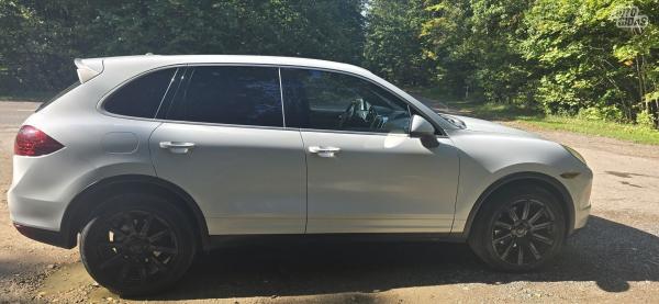 White Porsche Cayenne 2014 in Vilnius, with an engine capacity of 3.60 L and mileage of 186 thousand km for 17800 €, photo 7 on AUTOMOTO.COM.LV
