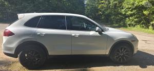White Porsche Cayenne 2014 in Vilnius, with an engine capacity of 3.60 L and mileage of 186 thousand km for 17800 €, photo 7 on AUTOMOTO.COM.LV