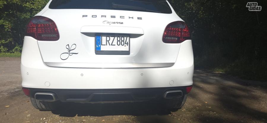 White Porsche Cayenne 2014 in Vilnius, with an engine capacity of 3.60 L and mileage of 186 thousand km for 17800 €, photo 8 on AUTOMOTO.COM.LV