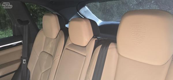 White Porsche Cayenne 2014 in Vilnius, with an engine capacity of 3.60 L and mileage of 186 thousand km for 17800 €, photo 10 on AUTOMOTO.COM.LV