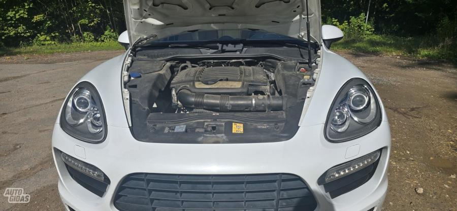 White Porsche Cayenne 2014 in Vilnius, with an engine capacity of 3.60 L and mileage of 186 thousand km for 17800 €, photo 11 on AUTOMOTO.COM.LV