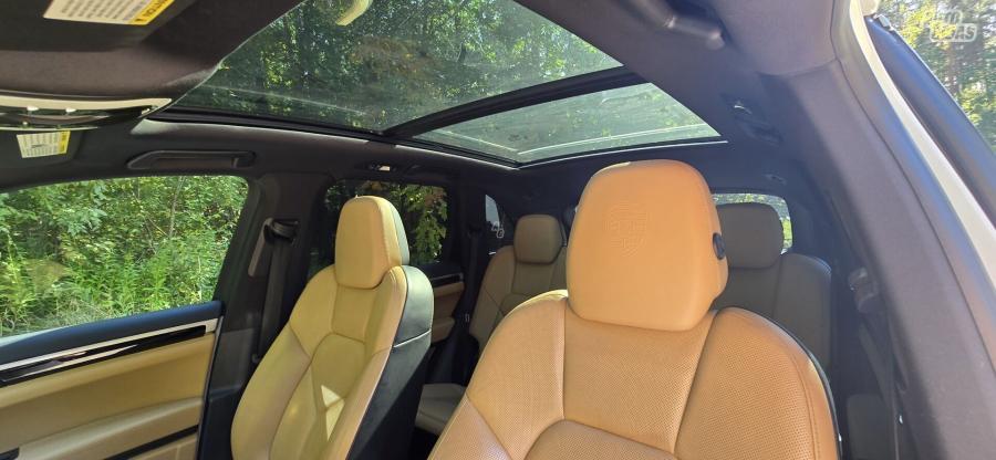 White Porsche Cayenne 2014 in Vilnius, with an engine capacity of 3.60 L and mileage of 186 thousand km for 17800 €, photo 14 on AUTOMOTO.COM.LV