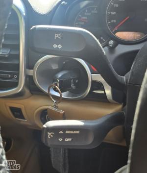 White Porsche Cayenne 2014 in Vilnius, with an engine capacity of 3.60 L and mileage of 186 thousand km for 17800 €, photo 20 on AUTOMOTO.COM.LV