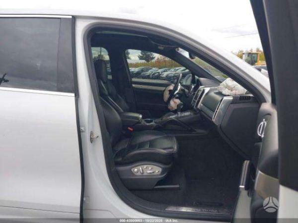 Balts Porsche Cayenne 2015 Viļņa, ar dzinēja tilpumu 4.81 L un nobraukumu 195 tūkst. km par 9999 €, foto 11 vietnē AUTOMOTO.COM.LV
