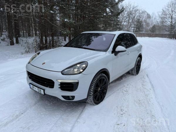 White Porsche Cayenne 2015 in Riga, with an engine capacity of 3.00 L and mileage of 207 thousand km for 23900 €, photo 1 on AUTOMOTO.COM.LV