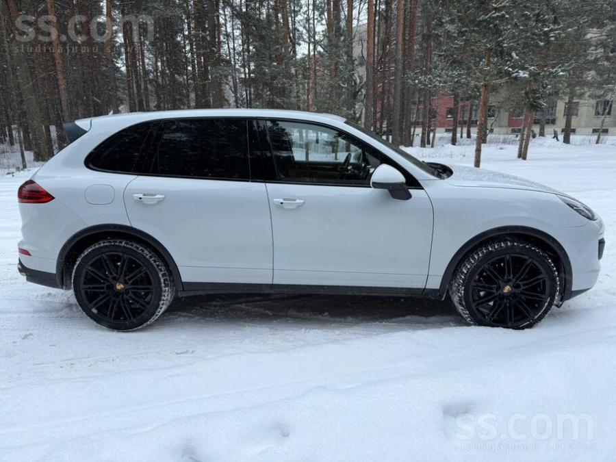 Balts Porsche Cayenne 2015 Rīga, ar dzinēja tilpumu 3.00 L un nobraukumu 207 tūkst. km par 23900 €, foto 4 vietnē AUTOMOTO.COM.LV