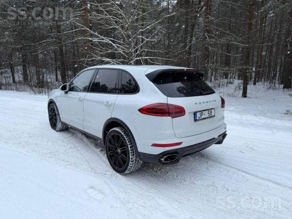 White Porsche Cayenne 2015 in Riga, with an engine capacity of 3.00 L and mileage of 207 thousand km for 23900 €, photo 6 on AUTOMOTO.COM.LV