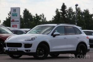 White Porsche Cayenne 2015 in Tukums, with an engine capacity of 3.00 L and mileage of 296 thousand km for 19990 €, photo  on AUTOMOTO.COM.LV