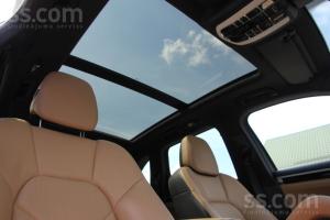 White Porsche Cayenne 2015 in Tukums, with an engine capacity of 3.00 L and mileage of 296 thousand km for 19990 €, photo 10 on AUTOMOTO.COM.LV