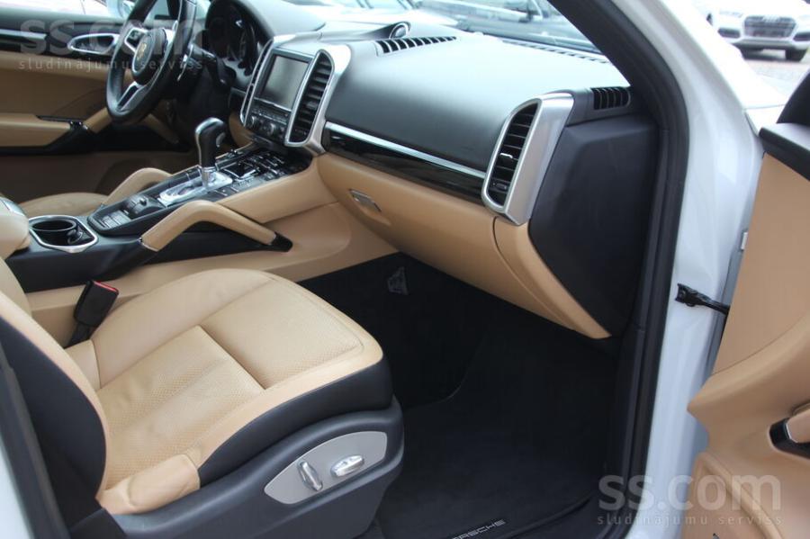 White Porsche Cayenne 2015 in Tukums, with an engine capacity of 3.00 L and mileage of 296 thousand km for 19990 €, photo 15 on AUTOMOTO.COM.LV