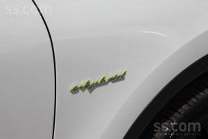 White Porsche Cayenne 2015 in Tukums, with an engine capacity of 3.00 L and mileage of 296 thousand km for 19990 €, photo 17 on AUTOMOTO.COM.LV