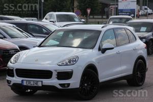 White Porsche Cayenne 2015 in Tukums, with an engine capacity of 3.00 L and mileage of 296 thousand km for 19990 €, photo 21 on AUTOMOTO.COM.LV