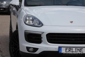 White Porsche Cayenne 2015 in Tukums, with an engine capacity of 3.00 L and mileage of 296 thousand km for 19990 €, photo 27 on AUTOMOTO.COM.LV