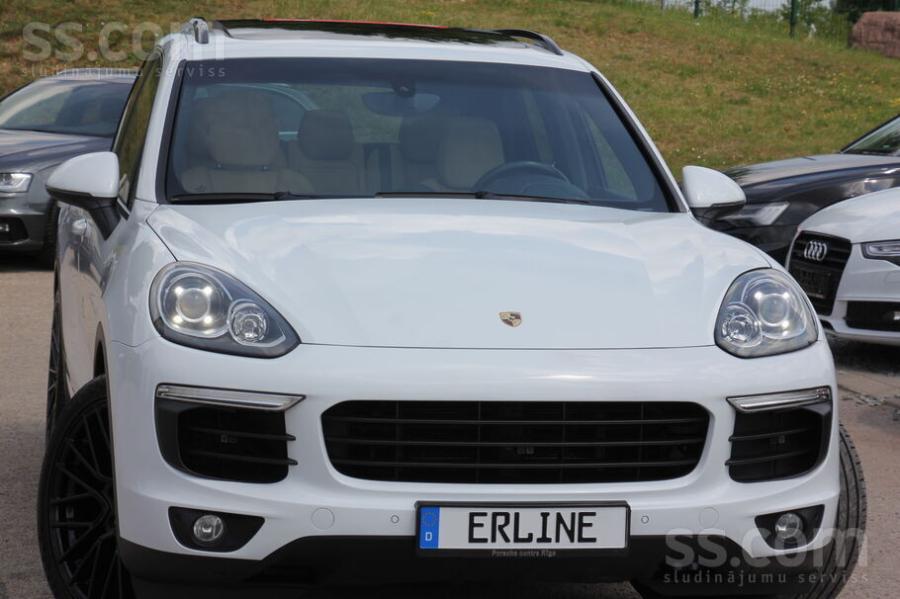 White Porsche Cayenne 2015 in Tukums, with an engine capacity of 3.00 L and mileage of 296 thousand km for 19990 €, photo 28 on AUTOMOTO.COM.LV