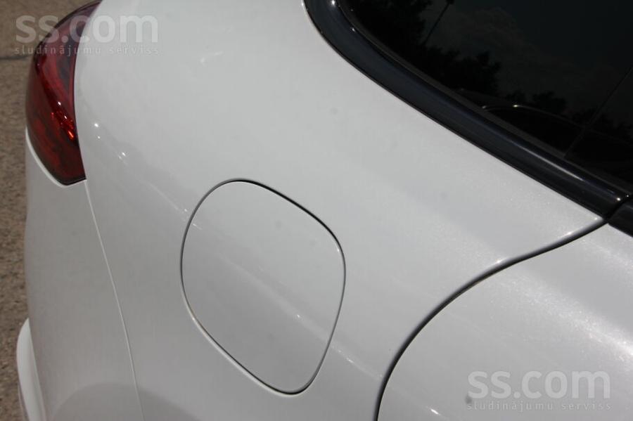 White Porsche Cayenne 2015 in Tukums, with an engine capacity of 3.00 L and mileage of 296 thousand km for 19990 €, photo 35 on AUTOMOTO.COM.LV