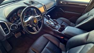 White Porsche Cayenne 2015 in Kretinga, with an engine capacity of 3.60 L and mileage of 67 thousand km for 24400 €, photo 15 on AUTOMOTO.COM.LV