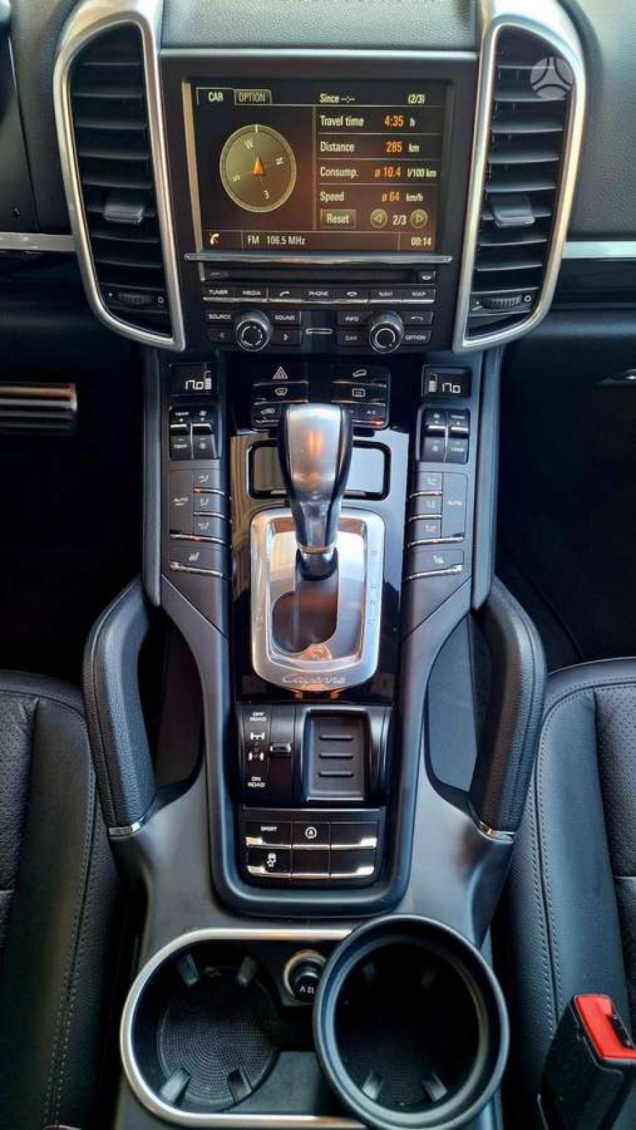 White Porsche Cayenne 2015 in Kretinga, with an engine capacity of 3.60 L and mileage of 67 thousand km for 24400 €, photo 20 on AUTOMOTO.COM.LV