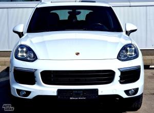 White Porsche Cayenne 2015 in Kretinga, with an engine capacity of 3.60 L and mileage of 67 thousand km for 24400 €, photo 3 on AUTOMOTO.COM.LV