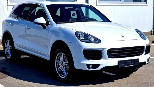 Balts Porsche Cayenne 2015 Kretinga, ar dzinēja tilpumu 3.60 L un nobraukumu 67 tūkst. km par 24400 €, foto 3 vietnē AUTOMOTO.COM.LV