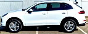 White Porsche Cayenne 2015 in Kretinga, with an engine capacity of 3.60 L and mileage of 67 thousand km for 24400 €, photo 8 on AUTOMOTO.COM.LV
