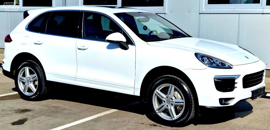 White Porsche Cayenne 2015 in Kretinga, with an engine capacity of 3.60 L and mileage of 67 thousand km for 24400 €, photo 12 on AUTOMOTO.COM.LV