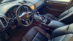 White Porsche Cayenne 2015 in Kretinga, with an engine capacity of 3.60 L and mileage of 67 thousand km for 24400 €, photo 15 on AUTOMOTO.COM.LV