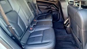 White Porsche Cayenne 2015 in Kretinga, with an engine capacity of 3.60 L and mileage of 67 thousand km for 24400 €, photo 22 on AUTOMOTO.COM.LV