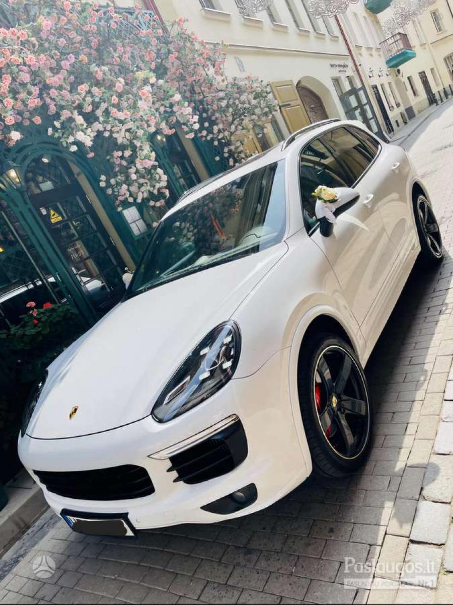 White Porsche Cayenne 2015 in Klaipeda, with an engine capacity of 2.97 L and mileage of 170 thousand km for 22900 €, photo 1 on AUTOMOTO.COM.LV