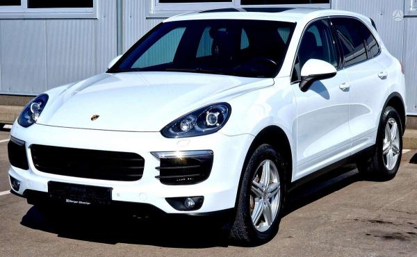 Balts Porsche Cayenne 2015 Kretinga, ar dzinēja tilpumu 3.60 L un nobraukumu 67 tūkst. km par 24400 €, foto 1 vietnē AUTOMOTO.COM.LV
